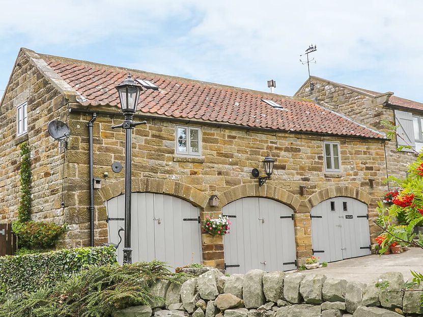 Whitby Cottages With Free Parking - Cottage With A Hot Tub